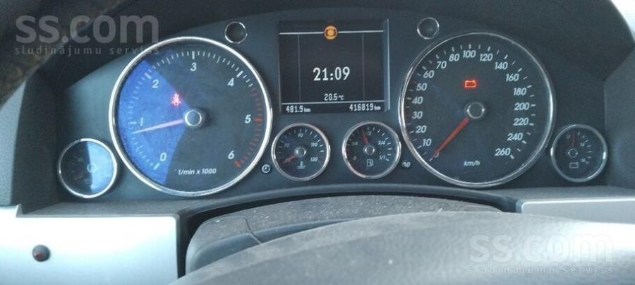 Pelēks Volkswagen Touareg 2004 Liepāja, ar dzinēja tilpumu 2.50 L un nobraukumu 417 tūkst. km par 1500 €, foto 3 vietnē AUTOMOTO.COM.LV