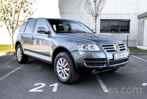 Pelēks Volkswagen Touareg 2004 Rīga, ar dzinēja tilpumu 4.20 L un nobraukumu 325 tūkst. km par 2850 €, foto  vietnē AUTOMOTO.COM.LV