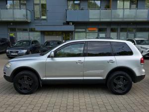 Grey Volkswagen Touareg 2004 in Vilnius, with an engine capacity of 2.46 L and mileage of 340 thousand km for 1800 €, photo 7 on AUTOMOTO.COM.LV