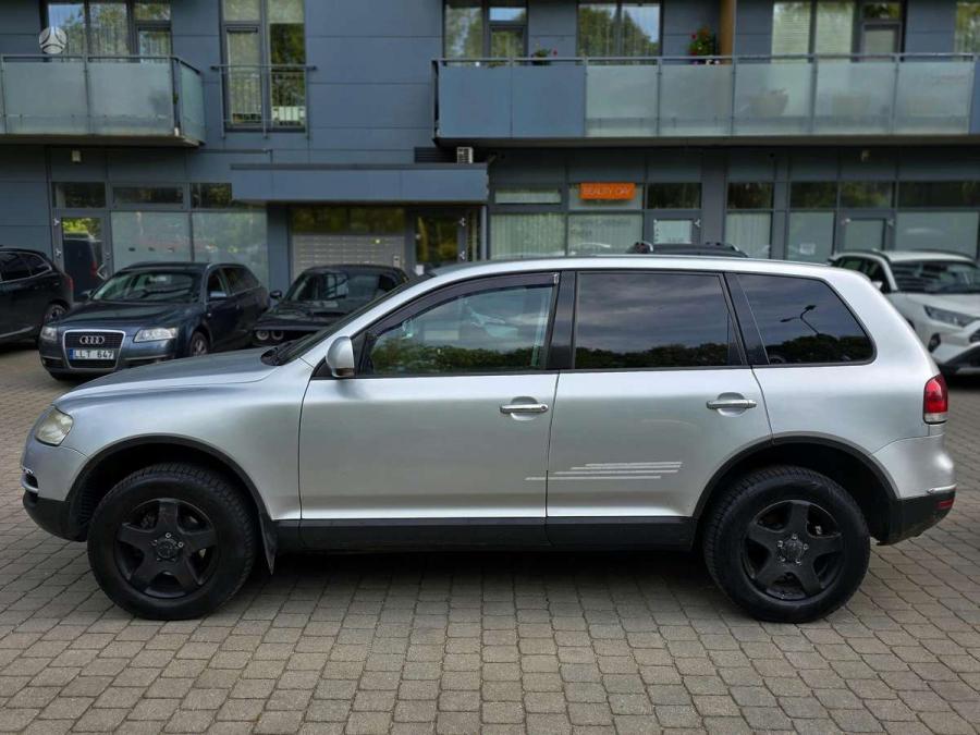Grey Volkswagen Touareg 2004 in Vilnius, with an engine capacity of 2.46 L and mileage of 340 thousand km for 1800 €, photo 7 on AUTOMOTO.COM.LV