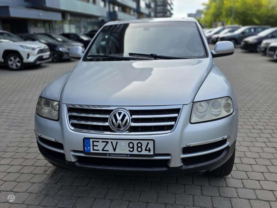 Grey Volkswagen Touareg 2004 in Vilnius, with an engine capacity of 2.46 L and mileage of 340 thousand km for 1800 €, photo 9 on AUTOMOTO.COM.LV