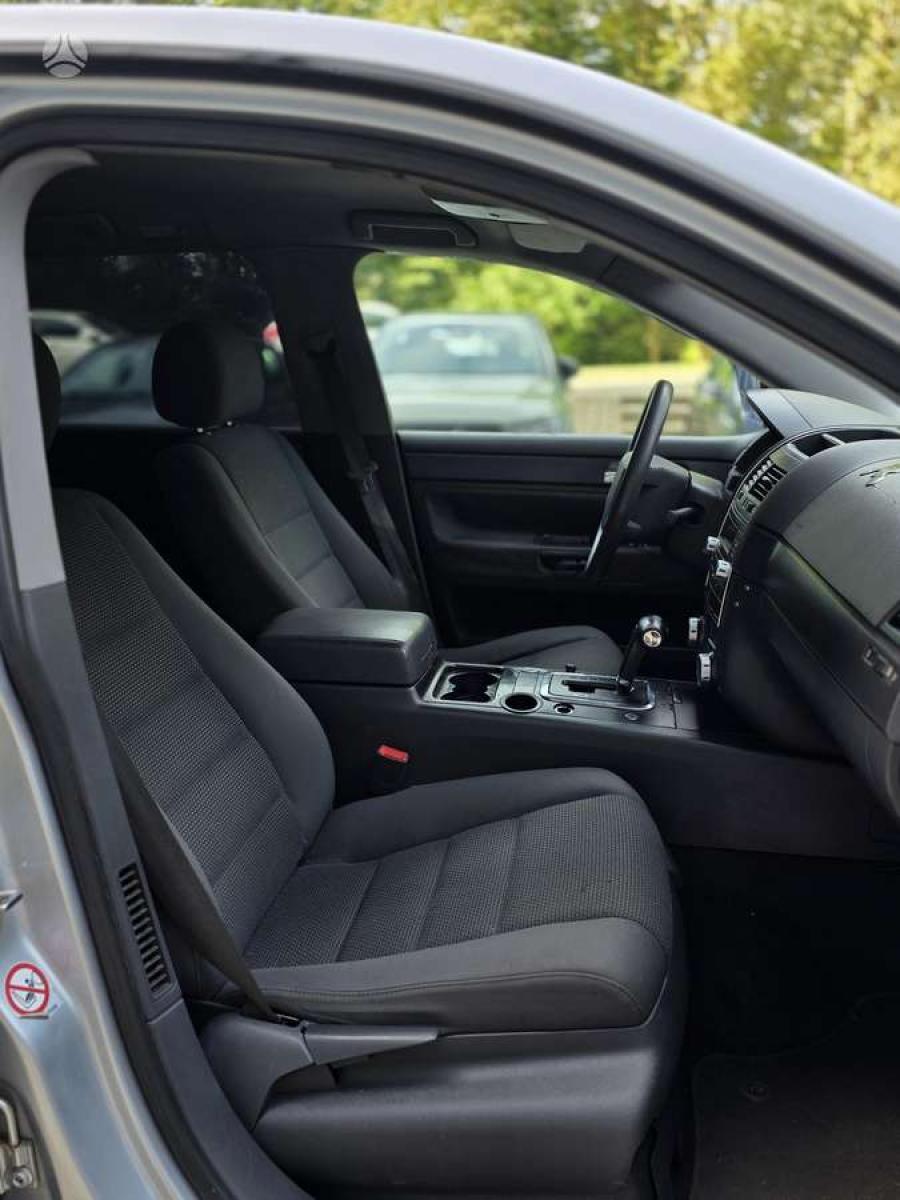 Grey Volkswagen Touareg 2004 in Vilnius, with an engine capacity of 2.46 L and mileage of 340 thousand km for 1800 €, photo 10 on AUTOMOTO.COM.LV