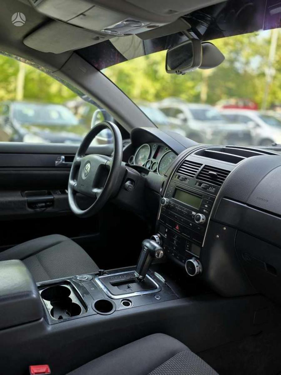 Grey Volkswagen Touareg 2004 in Vilnius, with an engine capacity of 2.46 L and mileage of 340 thousand km for 1800 €, photo 11 on AUTOMOTO.COM.LV