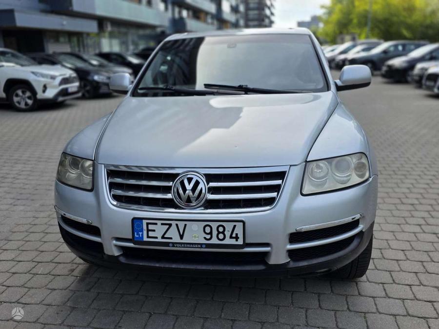 Pelēks Volkswagen Touareg 2004 Viļņa, ar dzinēja tilpumu 2.46 L un nobraukumu 340 tūkst. km par 1800 €, foto 9 vietnē AUTOMOTO.COM.LV