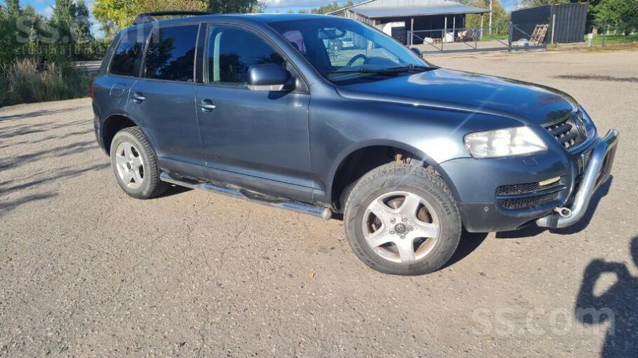 Pelēks Volkswagen Touareg 2004 Jēkabpils, ar dzinēja tilpumu 2.50 L un nobraukumu 280 tūkst. km par 2000 €, foto 4 vietnē AUTOMOTO.COM.LV