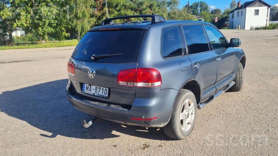Pelēks Volkswagen Touareg 2004 Jēkabpils, ar dzinēja tilpumu 2.50 L un nobraukumu 280 tūkst. km par 2000 €, foto 5 vietnē AUTOMOTO.COM.LV