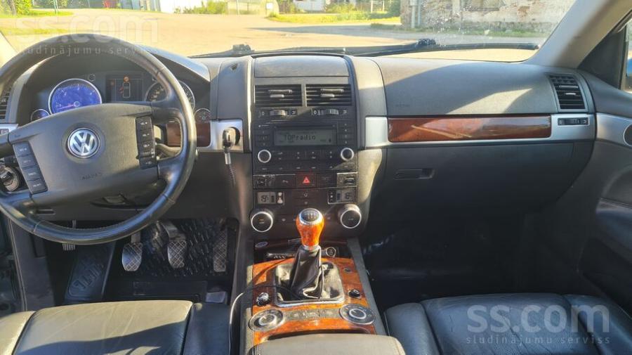 Pelēks Volkswagen Touareg 2004 Jēkabpils, ar dzinēja tilpumu 2.50 L un nobraukumu 280 tūkst. km par 2000 €, foto 9 vietnē AUTOMOTO.COM.LV