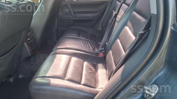 Grey Volkswagen Touareg 2004 in Jekabpils, with an engine capacity of 2.50 L and mileage of 280 thousand km for 2000 €, photo 10 on AUTOMOTO.COM.LV