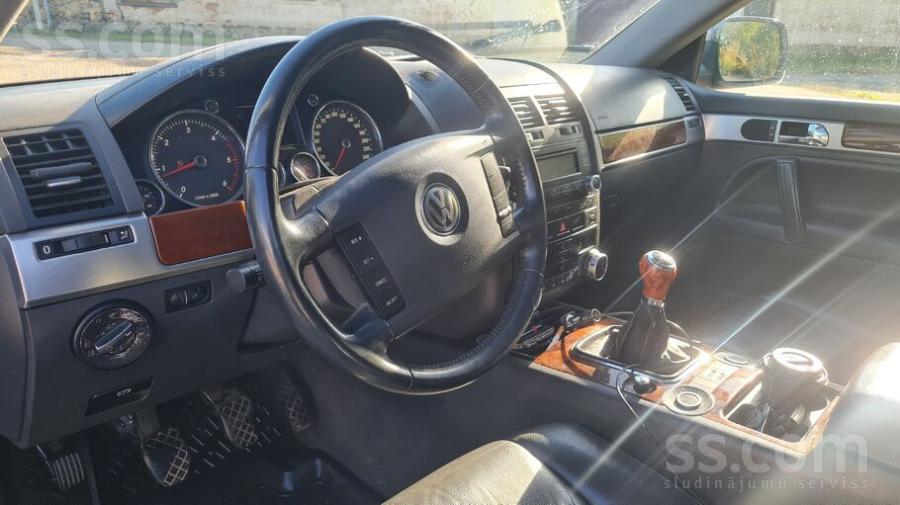 Pelēks Volkswagen Touareg 2004 Jēkabpils, ar dzinēja tilpumu 2.50 L un nobraukumu 280 tūkst. km par 2000 €, foto 11 vietnē AUTOMOTO.COM.LV