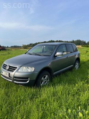 Pelēks Volkswagen Touareg 2004 Ogre, ar dzinēja tilpumu 2.50 L un nobraukumu 291 tūkst. km par 2800 €, foto  vietnē AUTOMOTO.COM.LV