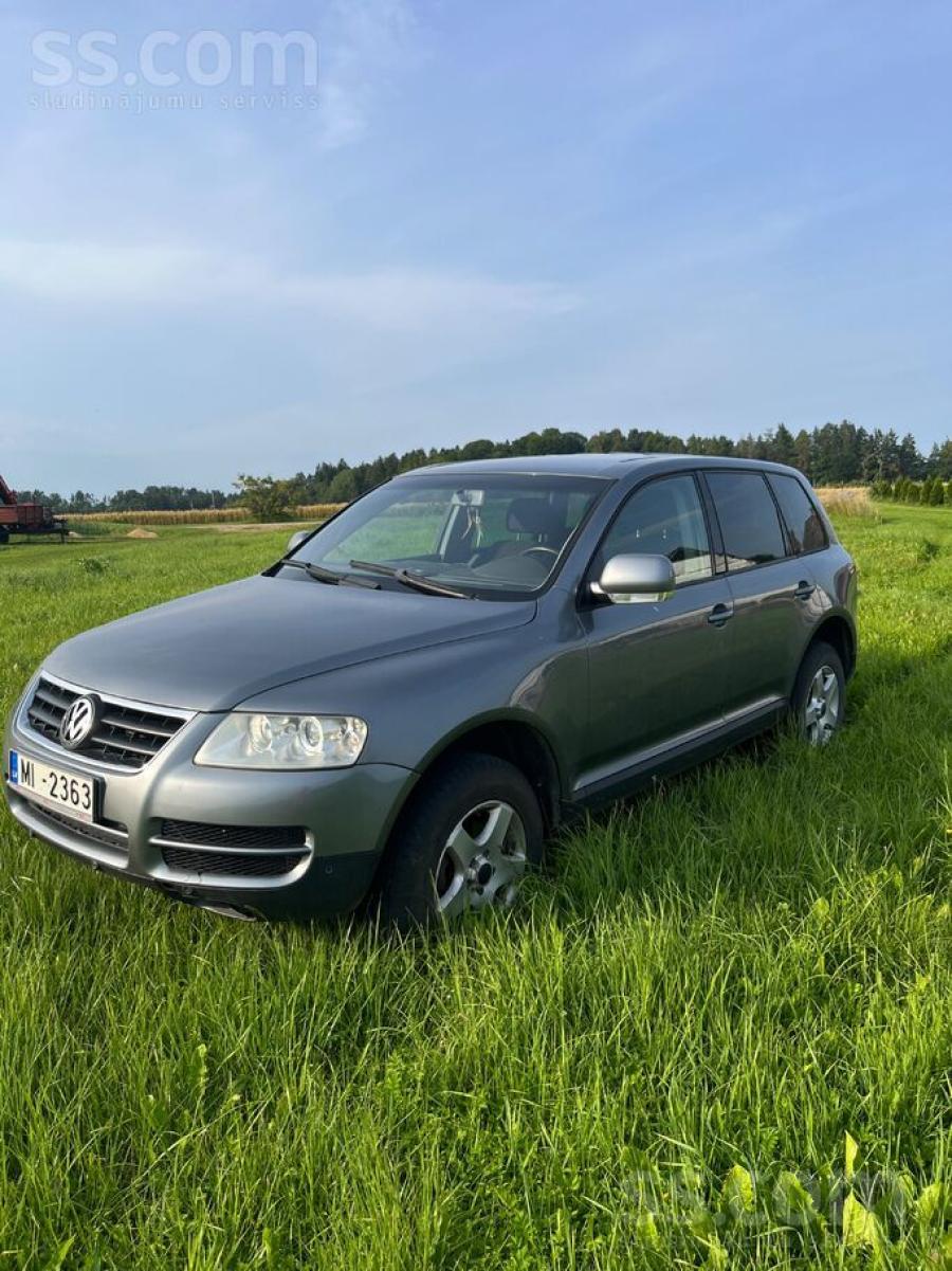 Pelēks Volkswagen Touareg 2004 Ogre, ar dzinēja tilpumu 2.50 L un nobraukumu 291 tūkst. km par 2800 €, foto 1 vietnē AUTOMOTO.COM.LV