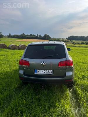Pelēks Volkswagen Touareg 2004 Ogre, ar dzinēja tilpumu 2.50 L un nobraukumu 291 tūkst. km par 2800 €, foto 4 vietnē AUTOMOTO.COM.LV