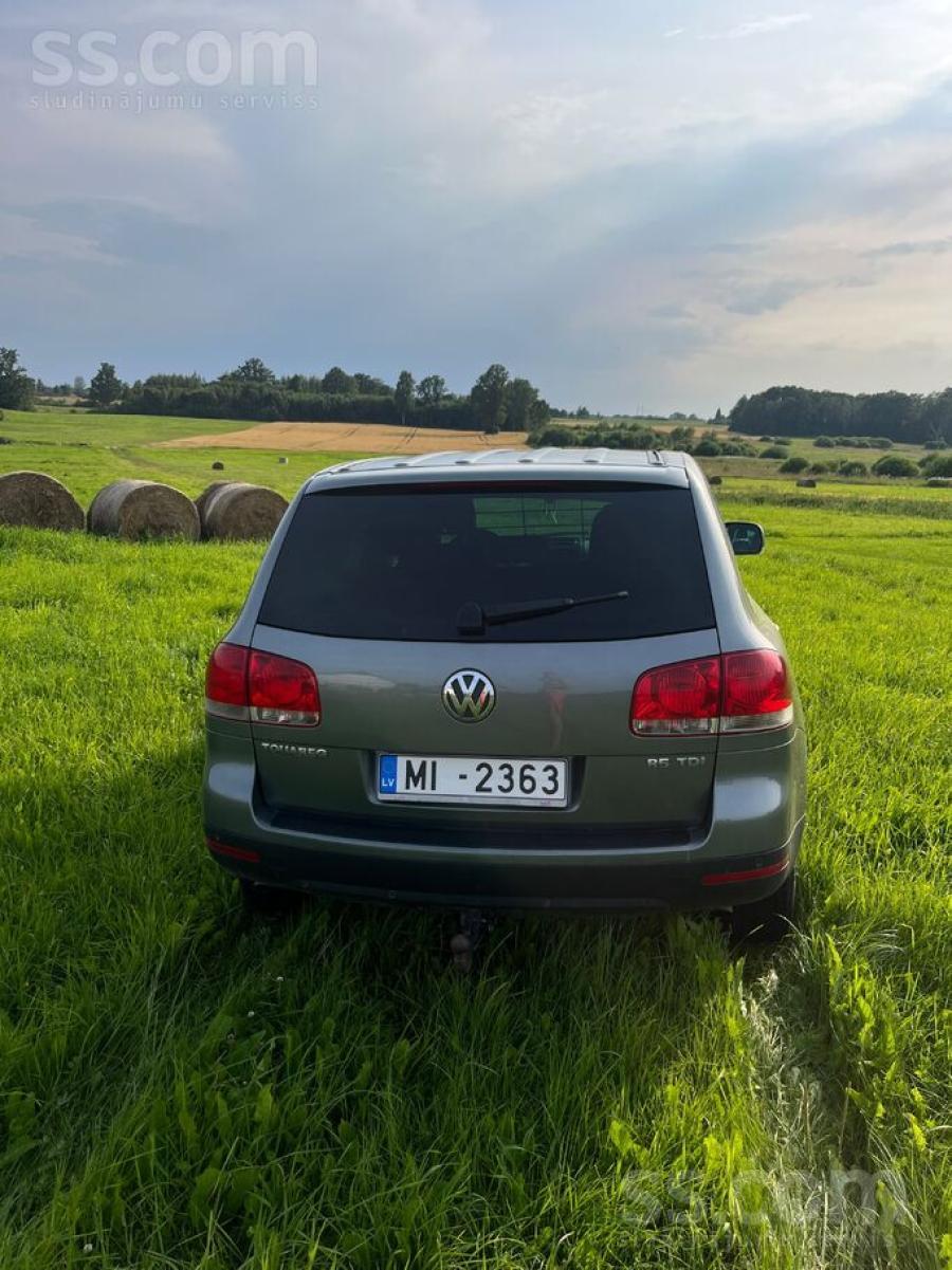 Pelēks Volkswagen Touareg 2004 Ogre, ar dzinēja tilpumu 2.50 L un nobraukumu 291 tūkst. km par 2800 €, foto 4 vietnē AUTOMOTO.COM.LV