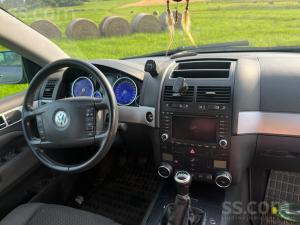 Pelēks Volkswagen Touareg 2004 Ogre, ar dzinēja tilpumu 2.50 L un nobraukumu 291 tūkst. km par 2800 €, foto 5 vietnē AUTOMOTO.COM.LV