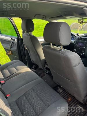 Pelēks Volkswagen Touareg 2004 Ogre, ar dzinēja tilpumu 2.50 L un nobraukumu 291 tūkst. km par 2800 €, foto 6 vietnē AUTOMOTO.COM.LV