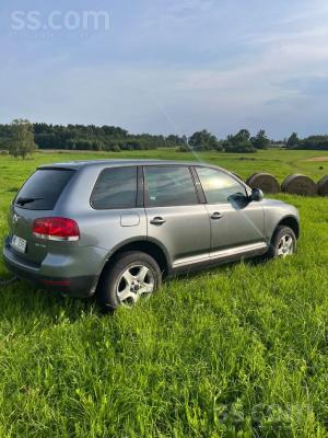 Pelēks Volkswagen Touareg 2004 Ogre, ar dzinēja tilpumu 2.50 L un nobraukumu 291 tūkst. km par 2800 €, foto 7 vietnē AUTOMOTO.COM.LV