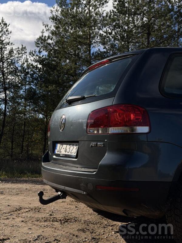Pelēks Volkswagen Touareg 2004 Rīga, ar dzinēja tilpumu 2.50 L un nobraukumu 342 tūkst. km par 2250 €, foto 9 vietnē AUTOMOTO.COM.LV