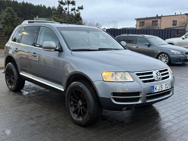 Pelēks Volkswagen Touareg 2005 Viļņa, ar dzinēja tilpumu 2.46 L un nobraukumu 340 tūkst. km par 2950 €, foto 1 vietnē AUTOMOTO.COM.LV