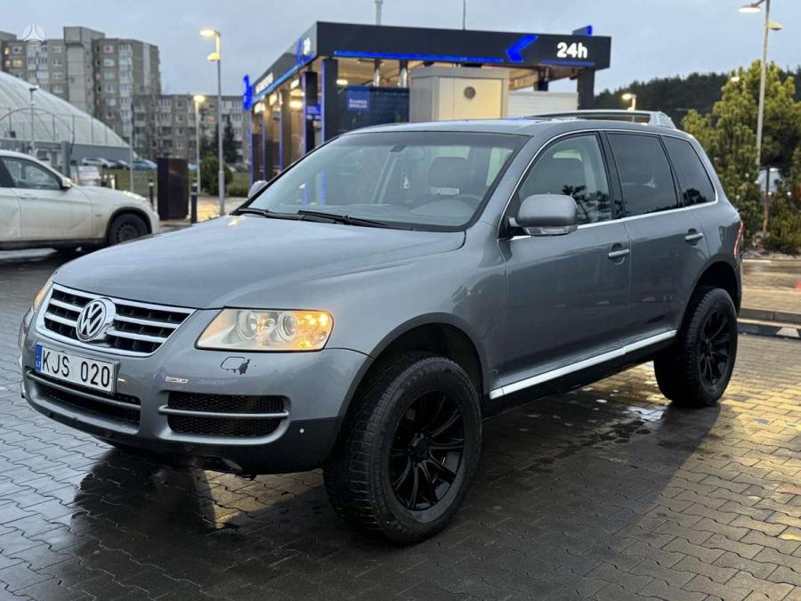 Grey Volkswagen Touareg 2005 in Vilnius, with an engine capacity of 2.46 L and mileage of 340 thousand km for 2950 €, photo 2 on AUTOMOTO.COM.LV