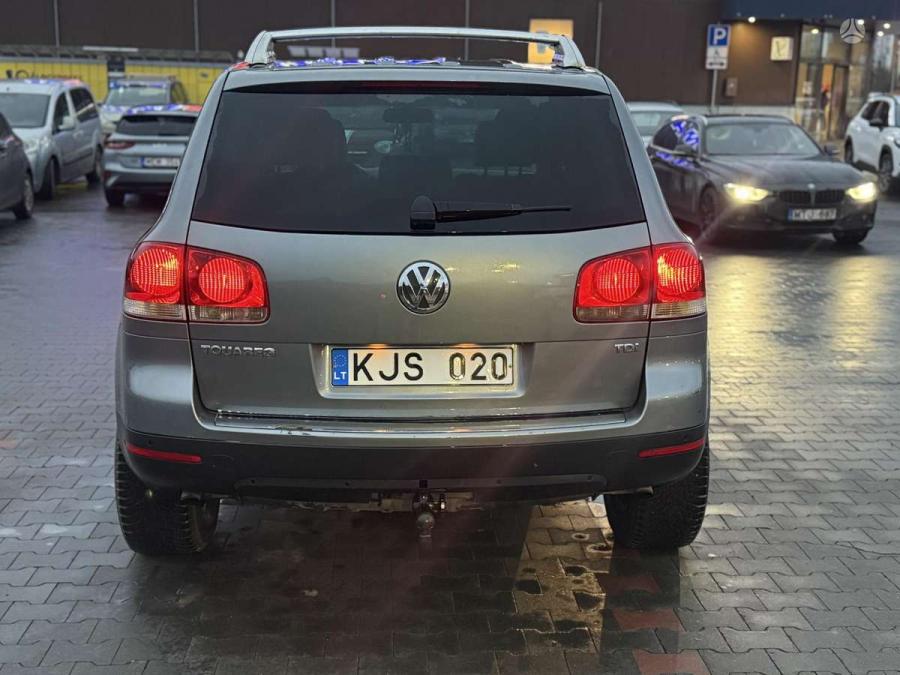 Grey Volkswagen Touareg 2005 in Vilnius, with an engine capacity of 2.46 L and mileage of 340 thousand km for 2950 €, photo 5 on AUTOMOTO.COM.LV