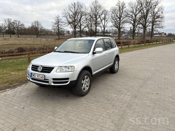 Grey Volkswagen Touareg 2005 in Valmiera, with an engine capacity of 2.50 L and mileage of 333 thousand km for 2700 €, photo 2 on AUTOMOTO.COM.LV