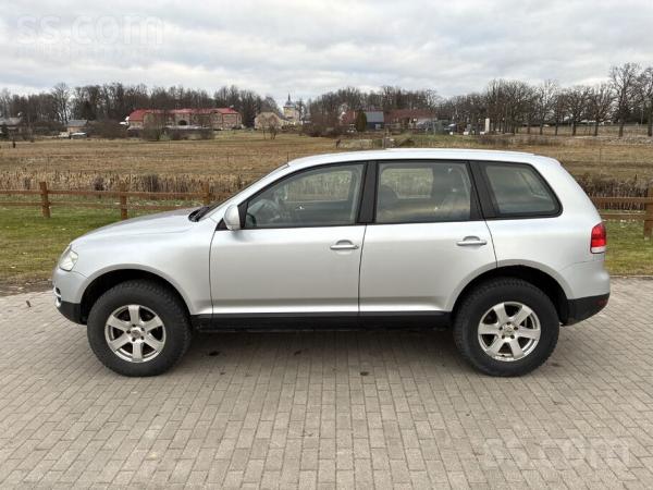Grey Volkswagen Touareg 2005 in Valmiera, with an engine capacity of 2.50 L and mileage of 333 thousand km for 2700 €, photo 5 on AUTOMOTO.COM.LV
