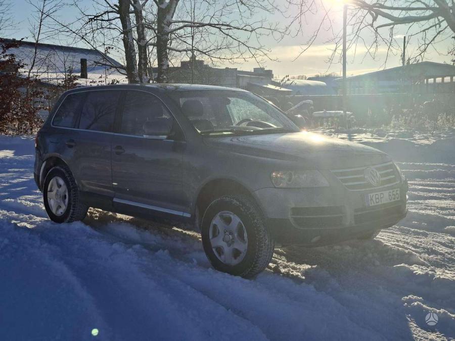 Серый Фольксваген Туарег 2005 в Плунге, объемом двигателя 2.46 л и пробегом 384 тыс. км за 2350 €, фото 7 на AUTOMOTO.COM.LV