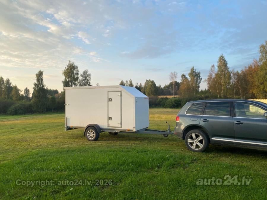 Grey Volkswagen Touareg 2005 in Tallinn, with an engine capacity of 2.50 L and mileage of 362 thousand km for 4600 €, photo 18 on AUTOMOTO.COM.LV