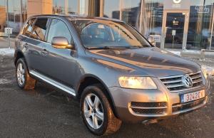 Pelēks Volkswagen Touareg 2005 Viļņa, ar dzinēja tilpumu 2.50 L un nobraukumu 225 tūkst. km par 2550 €, foto 6 vietnē AUTOMOTO.COM.LV