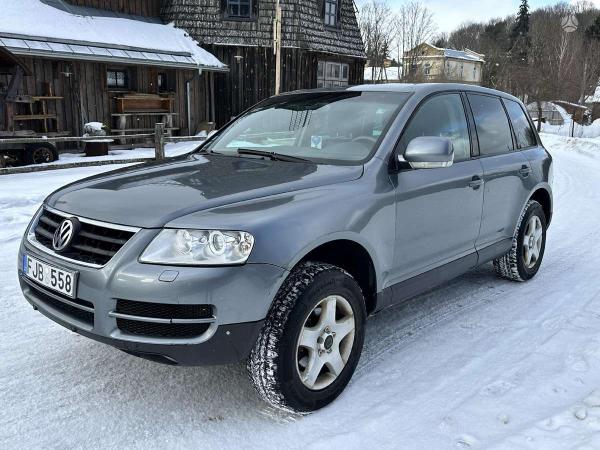 Grey Volkswagen Touareg 2005 in Vilnius, with an engine capacity of 2.46 L and mileage of 340 thousand km for 3200 €, photo 1 on AUTOMOTO.COM.LV