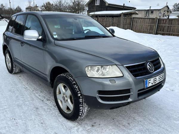 Grey Volkswagen Touareg 2005 in Vilnius, with an engine capacity of 2.46 L and mileage of 340 thousand km for 3200 €, photo 2 on AUTOMOTO.COM.LV