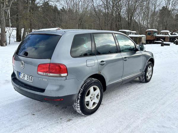 Grey Volkswagen Touareg 2005 in Vilnius, with an engine capacity of 2.46 L and mileage of 340 thousand km for 3200 €, photo 3 on AUTOMOTO.COM.LV
