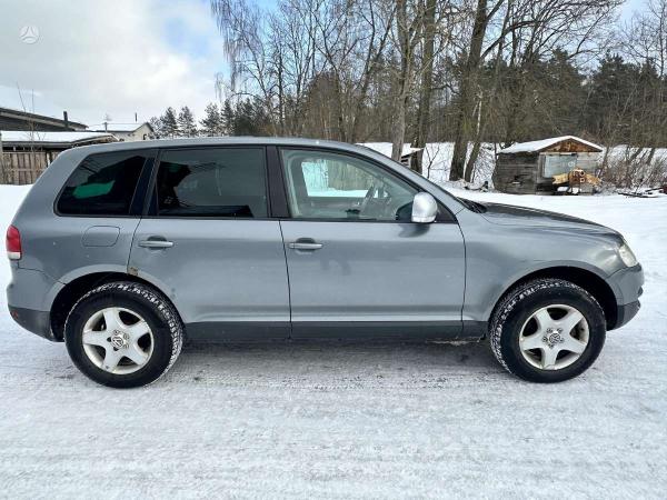 Grey Volkswagen Touareg 2005 in Vilnius, with an engine capacity of 2.46 L and mileage of 340 thousand km for 3200 €, photo 5 on AUTOMOTO.COM.LV
