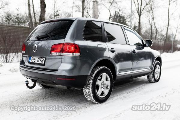 Grey Volkswagen Touareg 2005 in Tallinn, with an engine capacity of 2.50 L and mileage of 285 thousand km for 3999 €, photo 6 on AUTOMOTO.COM.LV