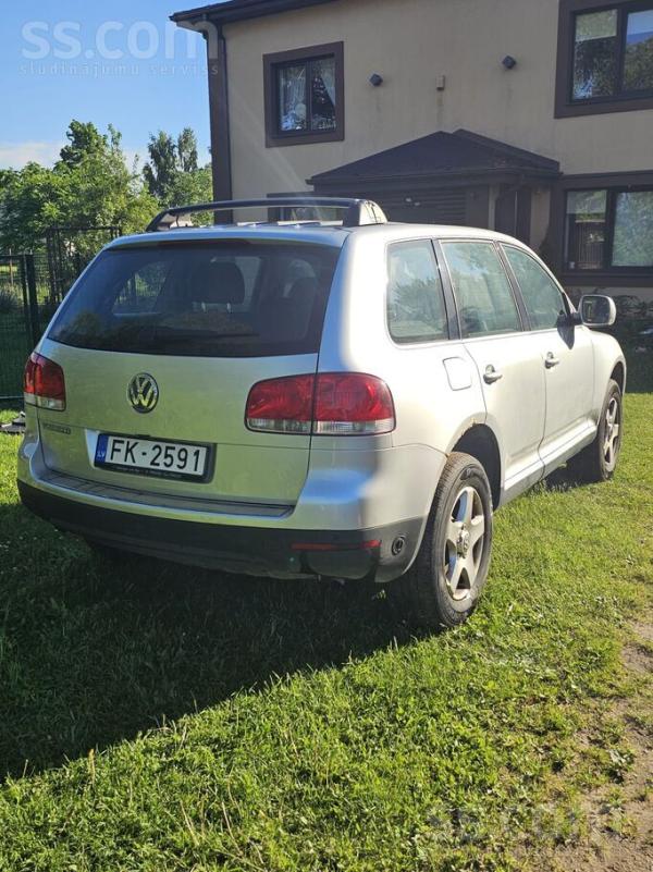 Pelēks Volkswagen Touareg 2005 Rīga, ar dzinēja tilpumu 3.20 L un nobraukumu 280 tūkst. km par 2800 €, foto 3 vietnē AUTOMOTO.COM.LV
