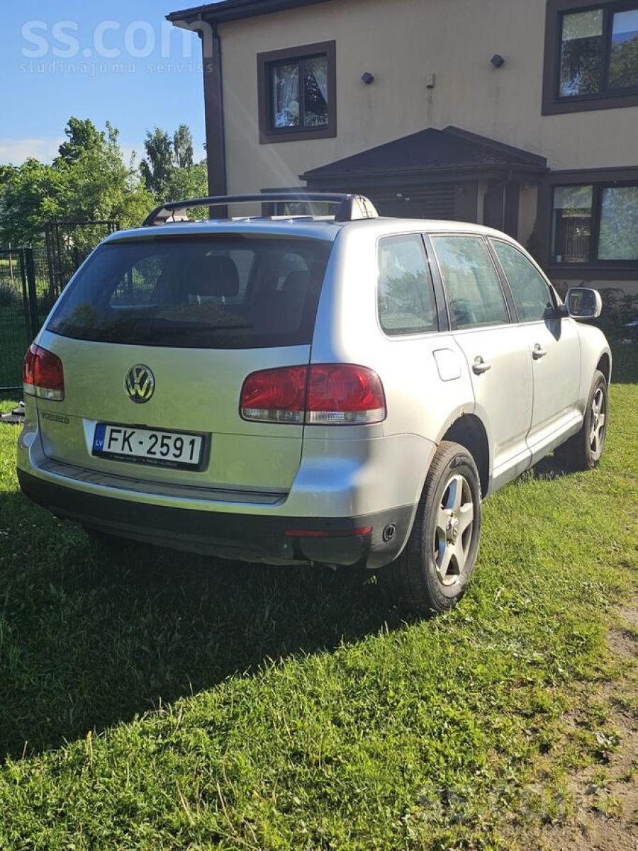 Grey Volkswagen Touareg 2005 in Riga, with an engine capacity of 3.20 L and mileage of 280 thousand km for 2800 €, photo 4 on AUTOMOTO.COM.LV