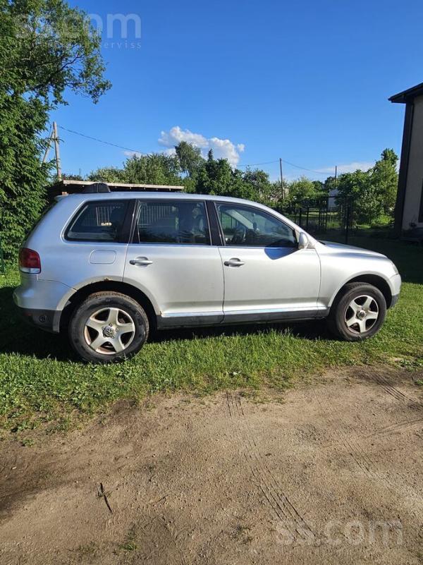 Pelēks Volkswagen Touareg 2005 Rīga, ar dzinēja tilpumu 3.20 L un nobraukumu 280 tūkst. km par 2800 €, foto 4 vietnē AUTOMOTO.COM.LV