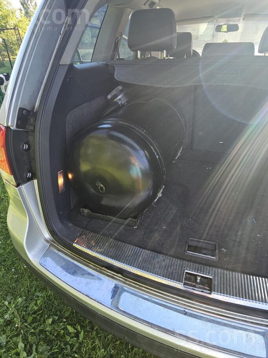 Grey Volkswagen Touareg 2005 in Riga, with an engine capacity of 3.20 L and mileage of 280 thousand km for 2800 €, photo 7 on AUTOMOTO.COM.LV