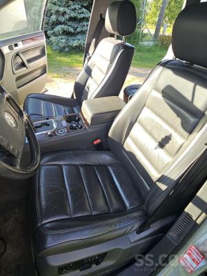 Grey Volkswagen Touareg 2005 in Riga, with an engine capacity of 3.20 L and mileage of 280 thousand km for 2800 €, photo 9 on AUTOMOTO.COM.LV