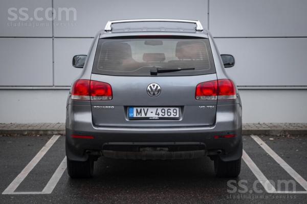 Pelēks Volkswagen Touareg 2005 Rīga, ar dzinēja tilpumu 3.00 L un nobraukumu 0 tūkst. km par 4990 €, foto 5 vietnē AUTOMOTO.COM.LV