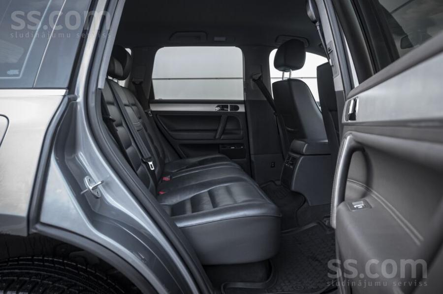 Grey Volkswagen Touareg 2005 in Riga, with an engine capacity of 3.00 L and mileage of 0 thousand km for 4990 €, photo 11 on AUTOMOTO.COM.LV