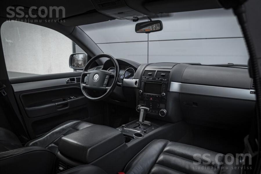 Grey Volkswagen Touareg 2005 in Riga, with an engine capacity of 3.00 L and mileage of 0 thousand km for 4990 €, photo 15 on AUTOMOTO.COM.LV