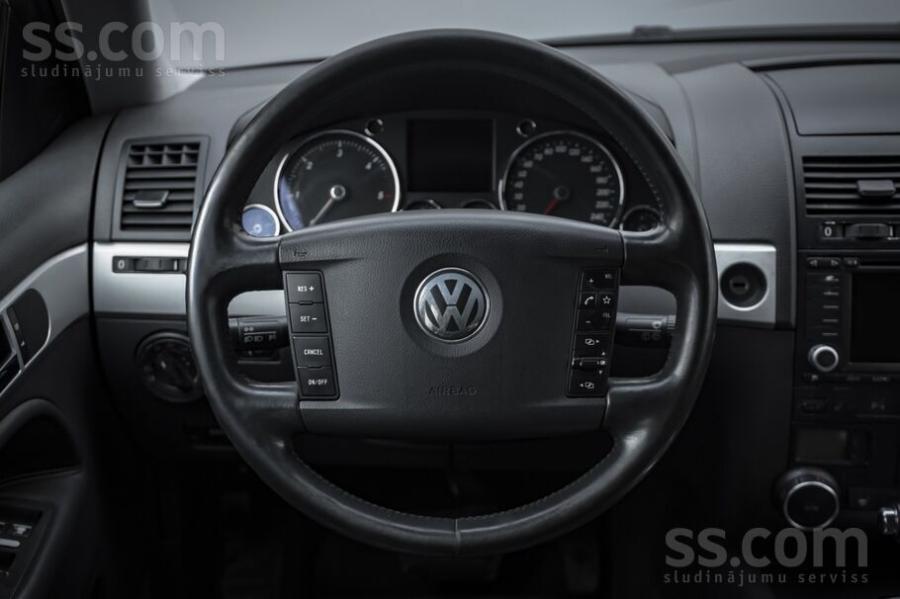 Grey Volkswagen Touareg 2005 in Riga, with an engine capacity of 3.00 L and mileage of 0 thousand km for 4990 €, photo 20 on AUTOMOTO.COM.LV