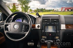 Pelēks Volkswagen Touareg 2005 Rīga, ar dzinēja tilpumu 2.50 L un nobraukumu 0 tūkst. km par 2590 €, foto 8 vietnē AUTOMOTO.COM.LV