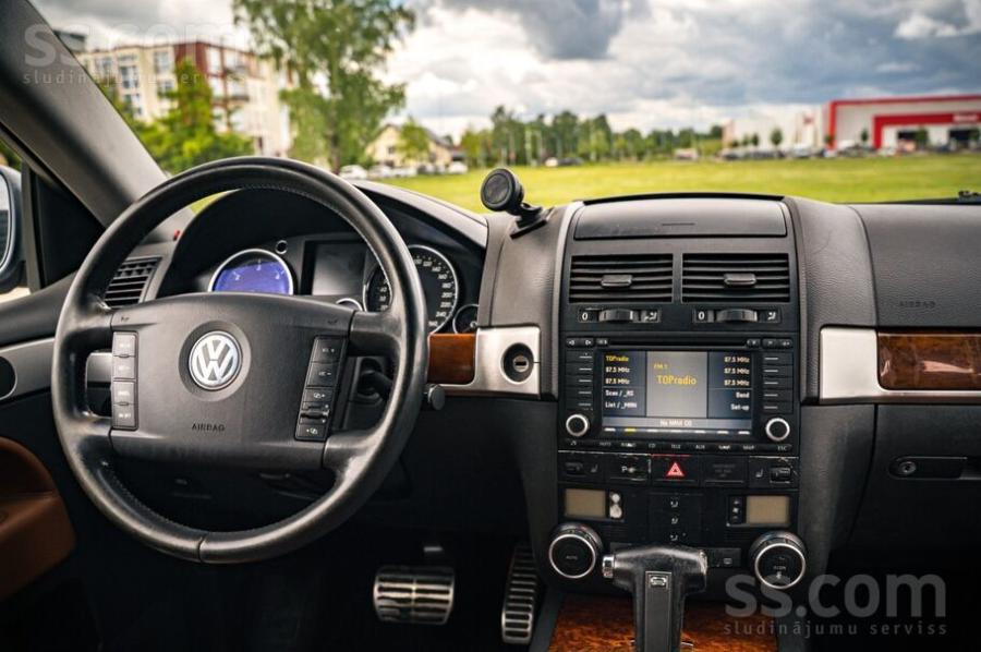 Pelēks Volkswagen Touareg 2005 Rīga, ar dzinēja tilpumu 2.50 L un nobraukumu 0 tūkst. km par 2590 €, foto 8 vietnē AUTOMOTO.COM.LV