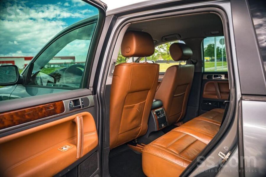 Pelēks Volkswagen Touareg 2005 Rīga, ar dzinēja tilpumu 2.50 L un nobraukumu 0 tūkst. km par 2590 €, foto 14 vietnē AUTOMOTO.COM.LV