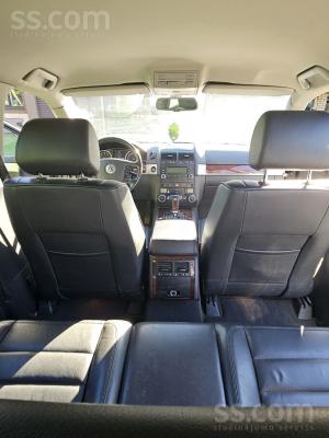 Pelēks Volkswagen Touareg 2005 Rīga, ar dzinēja tilpumu 3.20 L un nobraukumu 280 tūkst. km par 2300 €, foto 8 vietnē AUTOMOTO.COM.LV