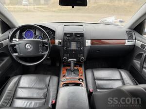 Pelēks Volkswagen Touareg 2005 Ogre, ar dzinēja tilpumu 3.00 L un nobraukumu 228 tūkst. km par 2500 €, foto 8 vietnē AUTOMOTO.COM.LV