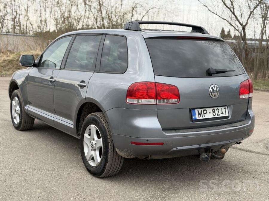 Pelēks Volkswagen Touareg 2005 Ogre, ar dzinēja tilpumu 3.00 L un nobraukumu 228 tūkst. km par 2500 €, foto 11 vietnē AUTOMOTO.COM.LV