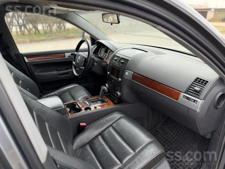 Pelēks Volkswagen Touareg 2005 Ogre, ar dzinēja tilpumu 3.00 L un nobraukumu 228 tūkst. km par 2500 €, foto 14 vietnē AUTOMOTO.COM.LV
